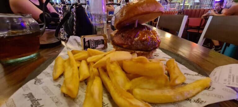 The Fitzgerald Burger Company ubicada en el edificio Capitol de ...