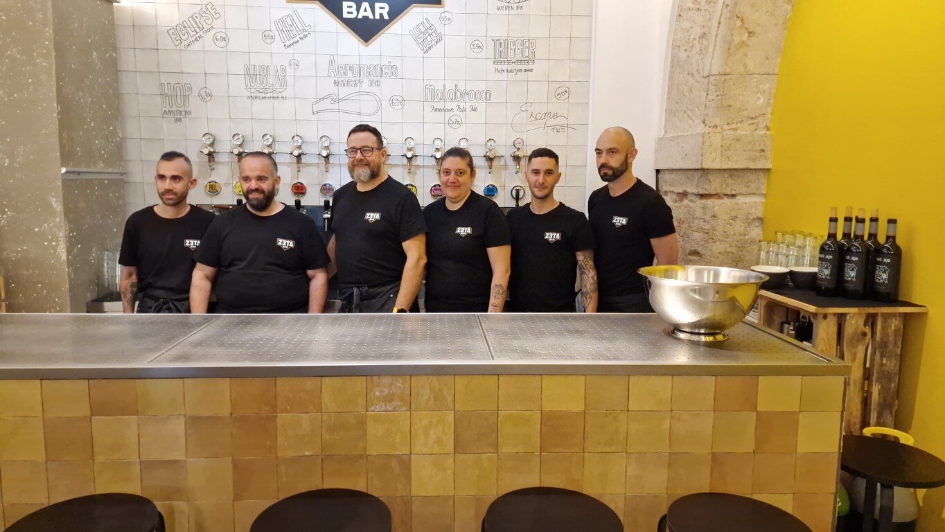 Zeta Bar abre sus puertas en la Plaza del Patriarca 20250424_192220 (1 ...